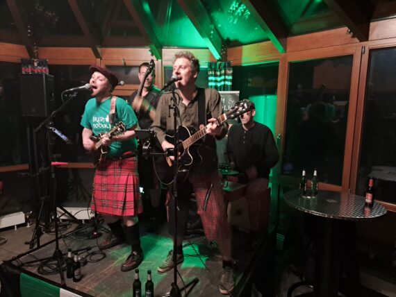 Rock Pub Wildside: Die Irish Night mit Live-Band! - Bikes, Music & More