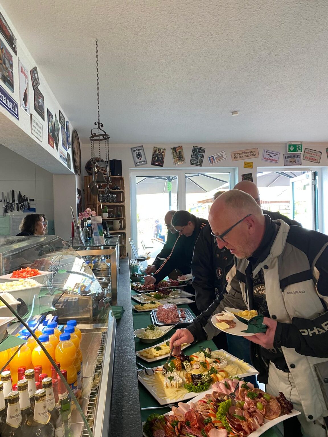 Country & Bike Café: Der Biker Brunch läuft! - Bikes, Music & More