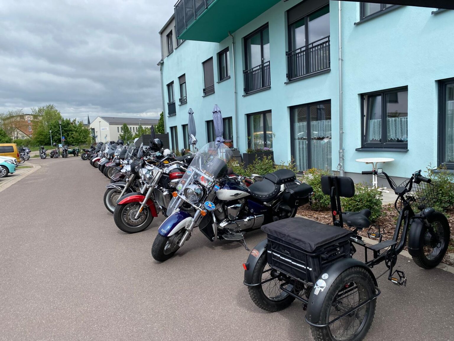 Country & Bike Café: Der erste Biker Brunch in 2025! - Bikes, Music & More